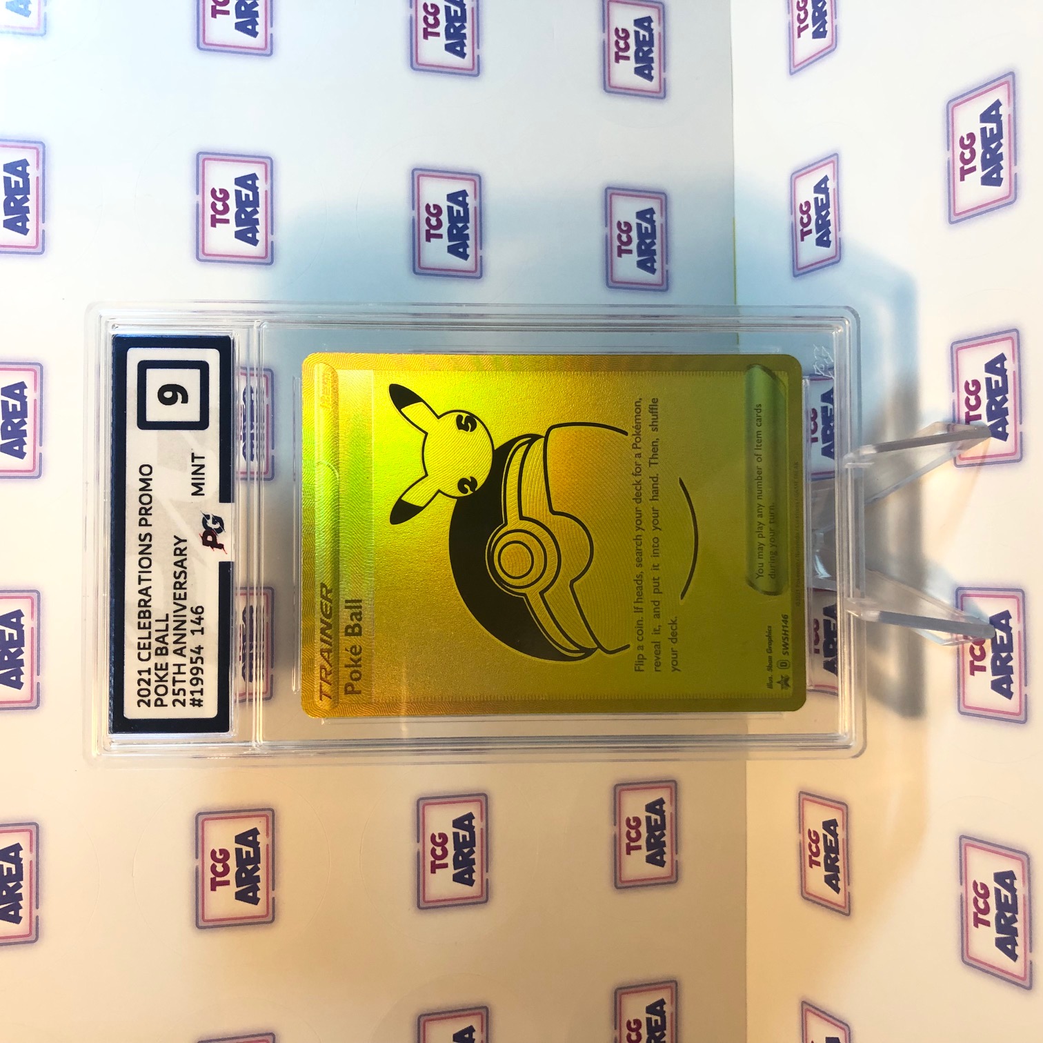 Pokégrade 9 – Poké ball Gold SWSH146 Celebrations Ultra Premium ...